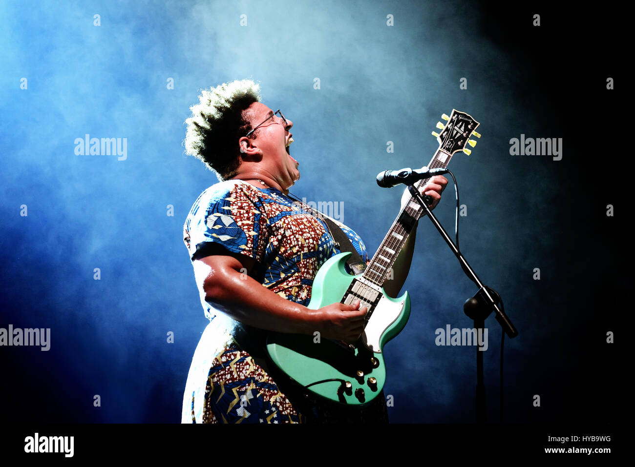 Female singer scream hi-res stock photography and images - Alamy