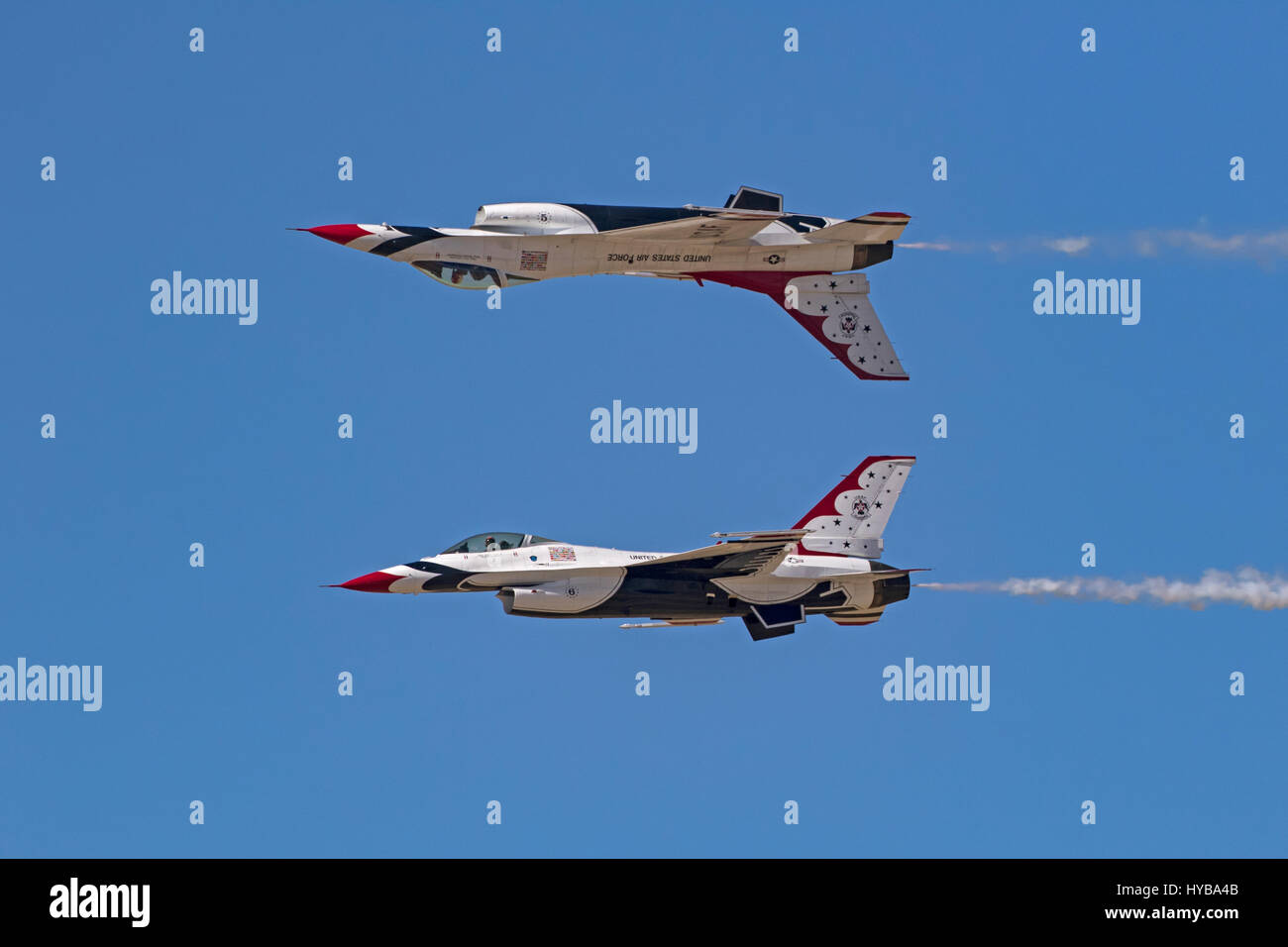 Airplane US Air Force Thunderbirds F-16 jet fighters Stock Photo - Alamy
