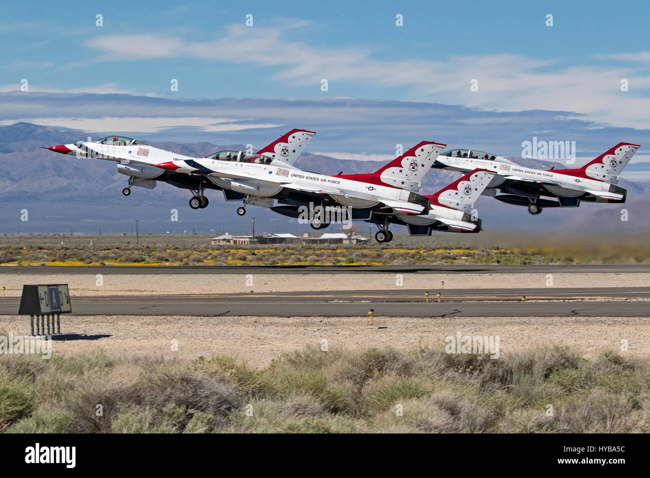 Airplane US Air Force Thunderbirds F-16 jet fighters Stock Photo - Alamy
