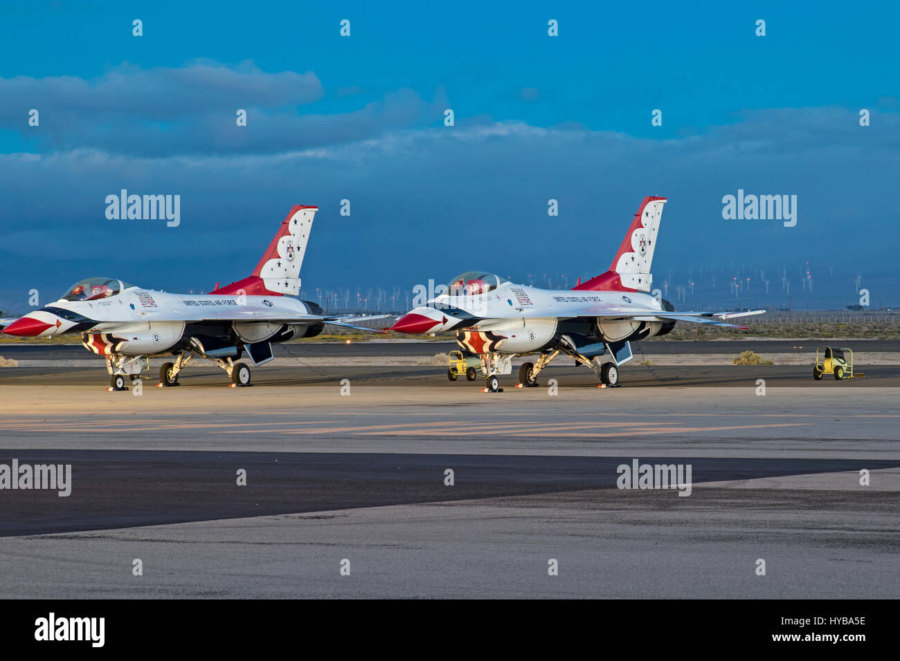 Airplane US Air Force Thunderbirds F-16 jet fighters Stock Photo - Alamy