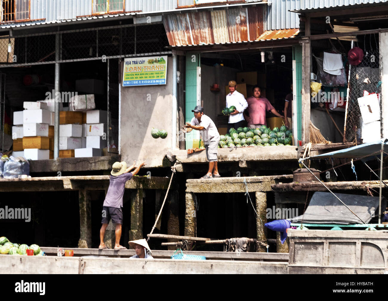 People unloading hi-res stock photography and images - Alamy