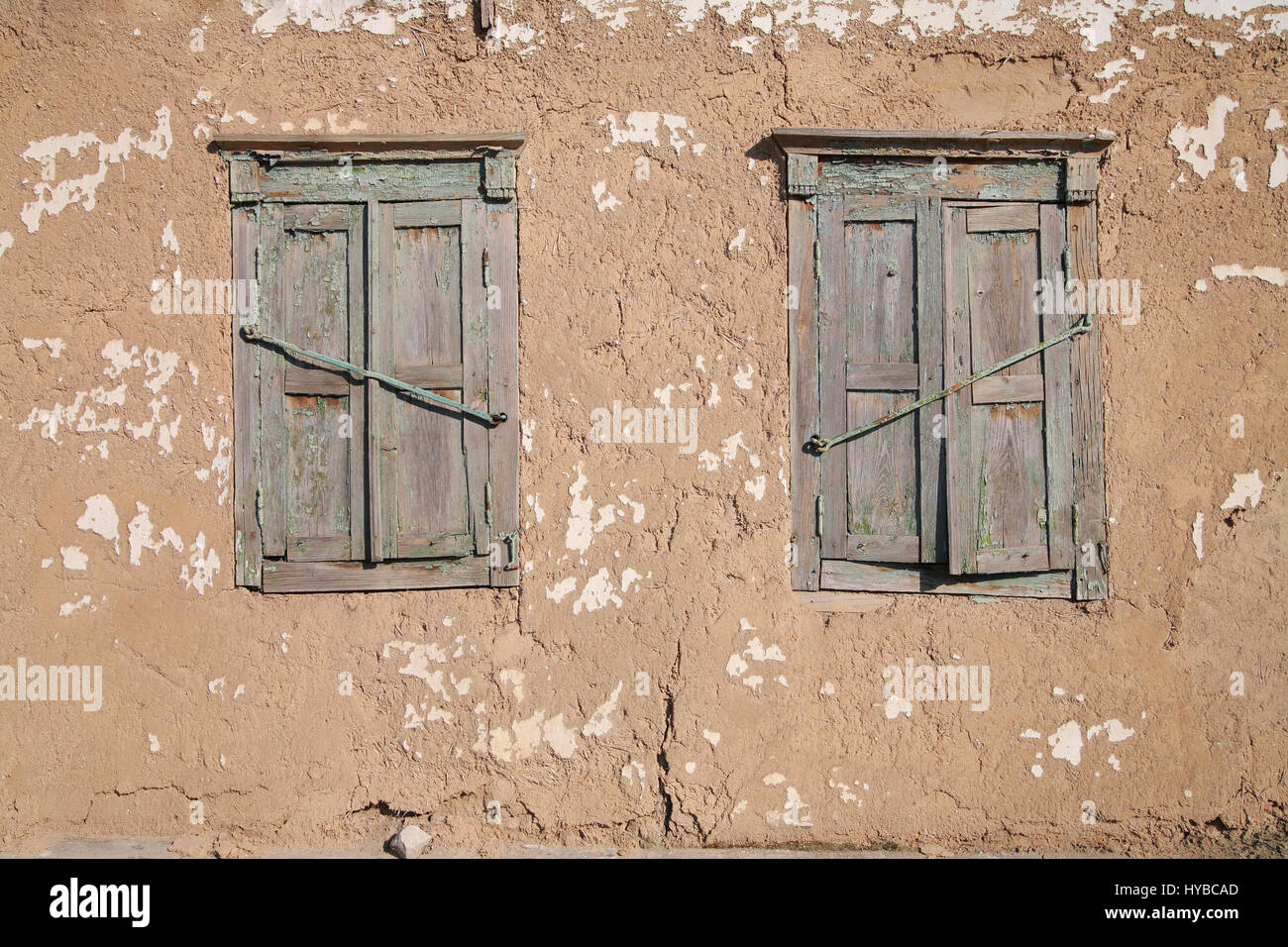 Closed wooden windows hi-res stock photography and images - Alamy