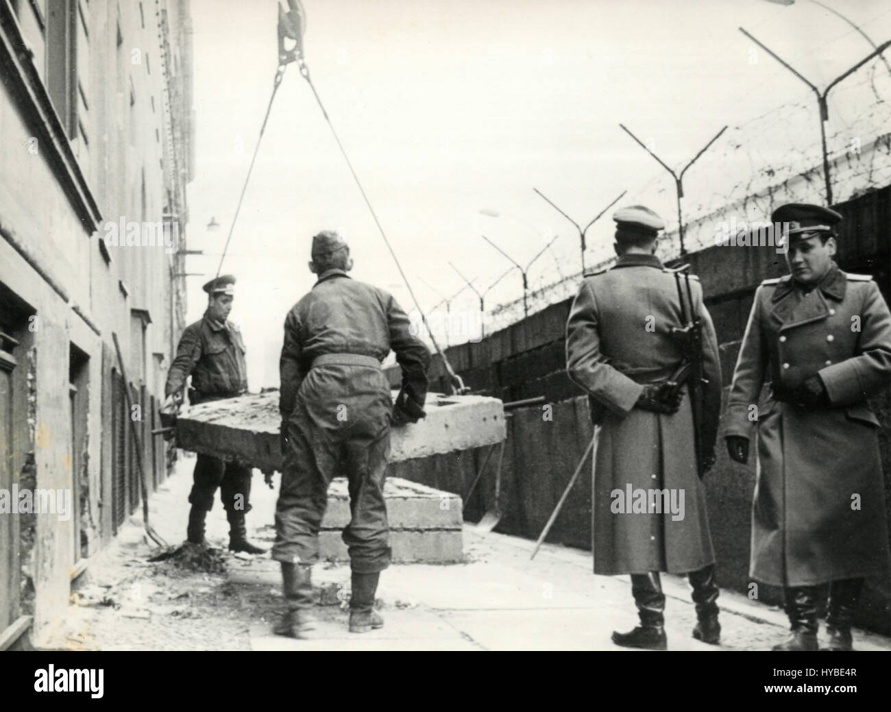 Soldiers along the Berlin Wall, Germany Stock Photo - Alamy