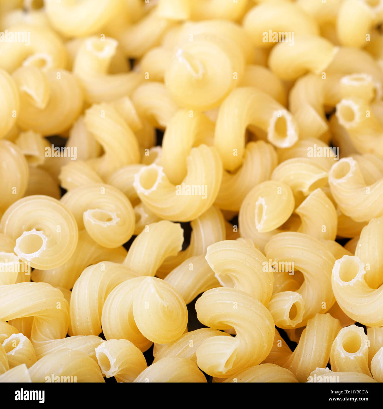 Elbow macaroni pasta food in pile Stock Photo - Alamy