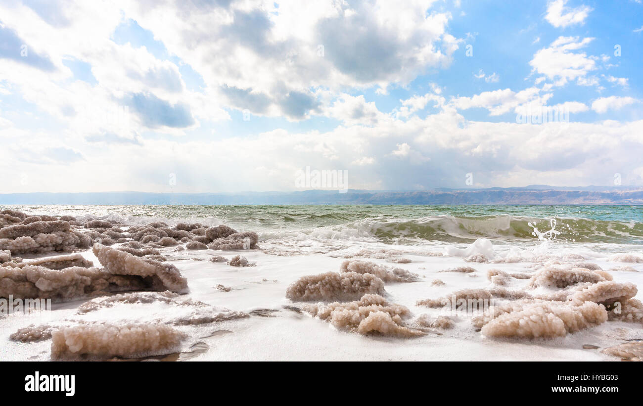 Crystalline salt on beach of dead sea hi-res stock photography and ...