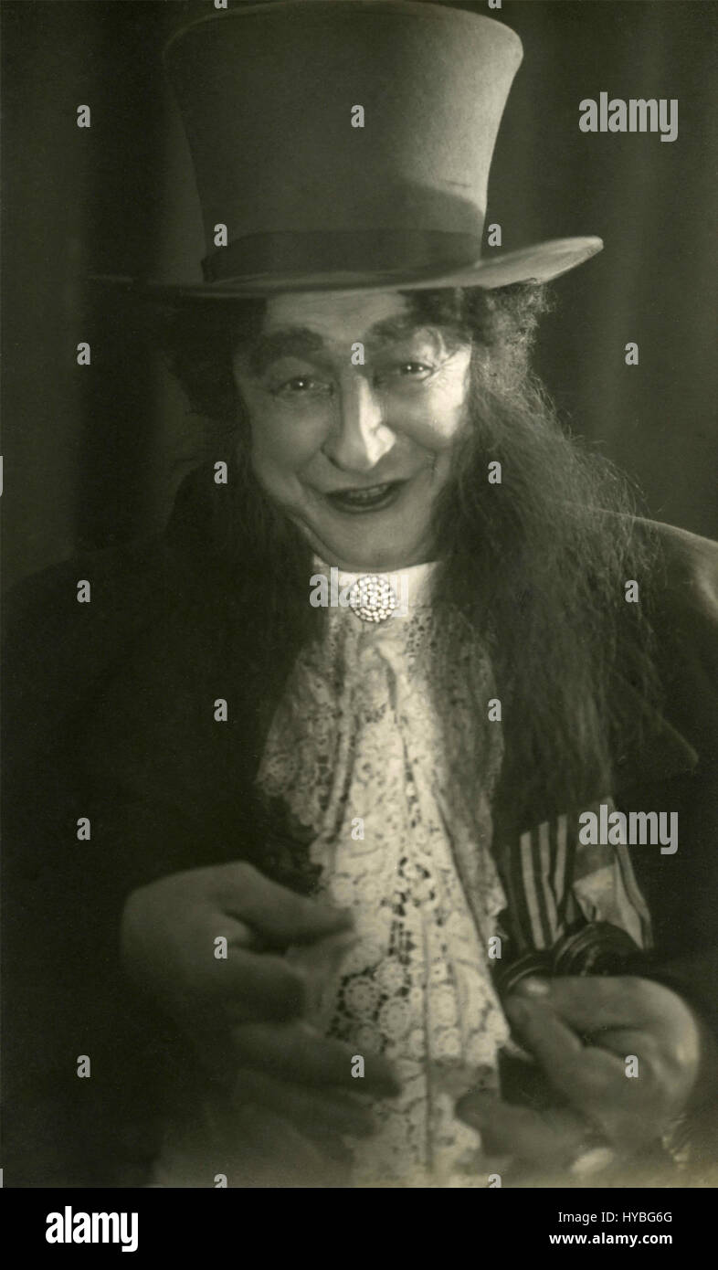 Portrait of actor with top hat long hair hi-res stock photography and ...