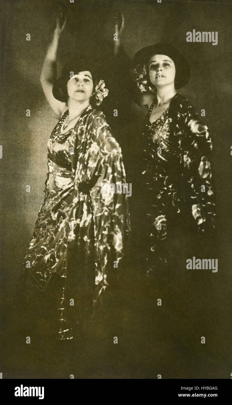 Cabaret dancers hi-res stock photography and images - Alamy