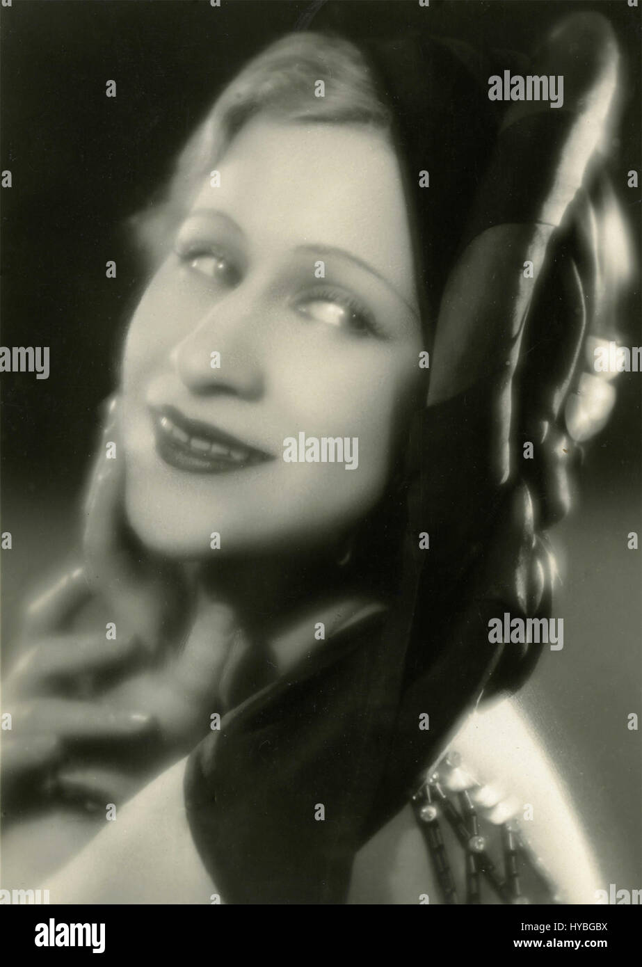 Ria Tamila, burlesque dancer Stock Photo - Alamy