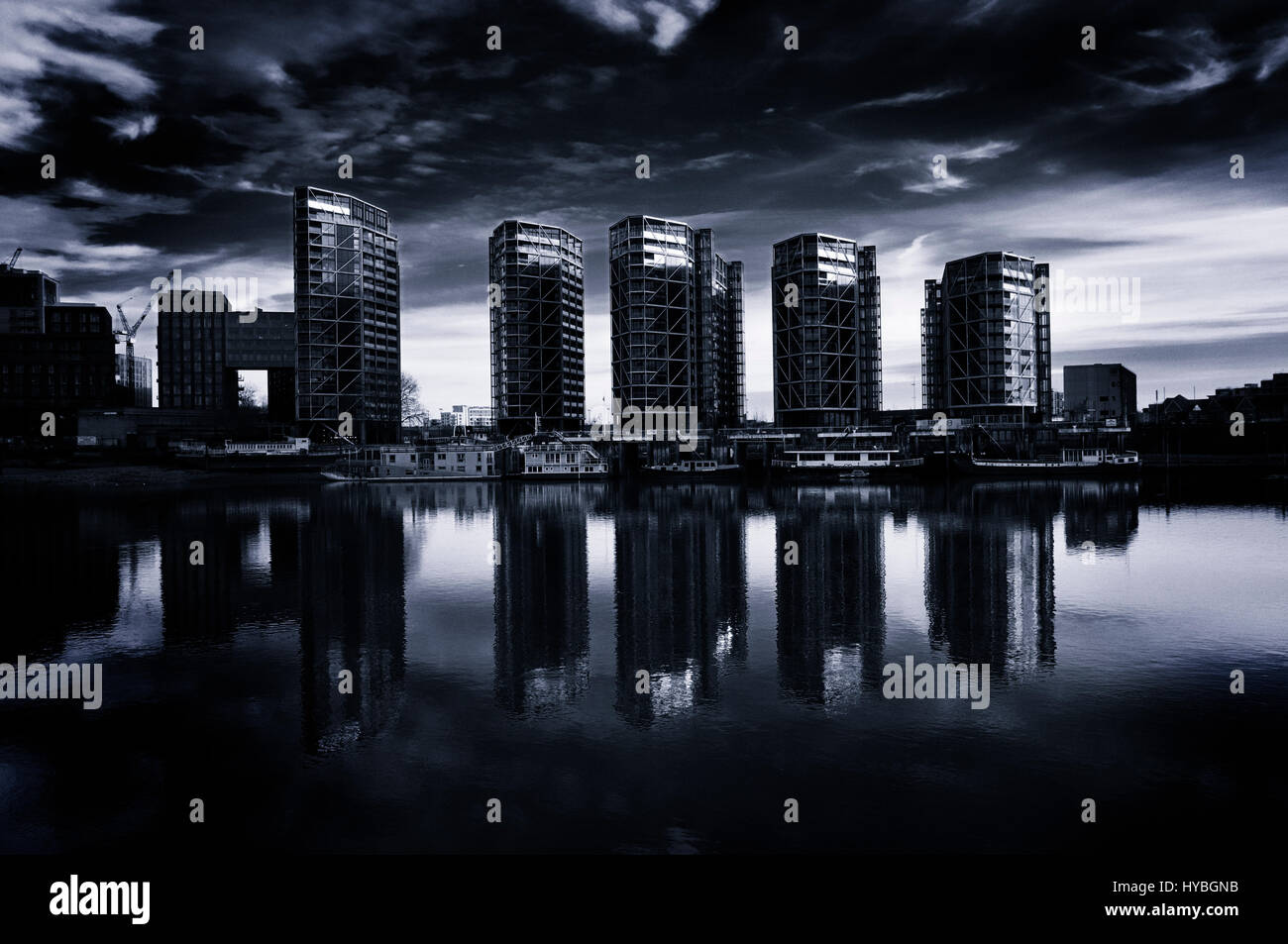 Riverlight development and Tideway Village houseboats, Nine Elms ...