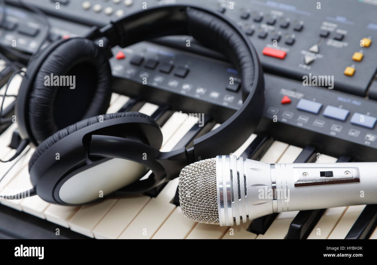 Microphone piano keyboard key hi-res stock photography and images - Alamy