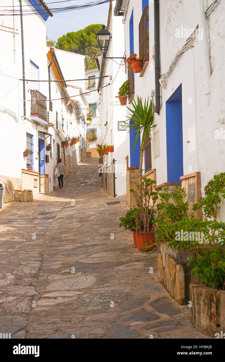 Narrow street in andalusian town hi-res stock photography and images ...
