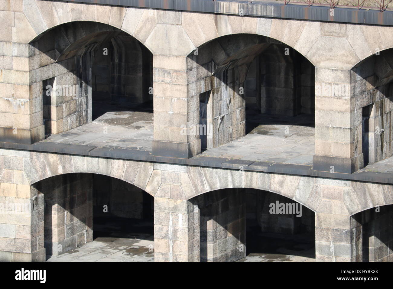 A view of the inner eastern wall of Fort Wadsworth with a closer look ...