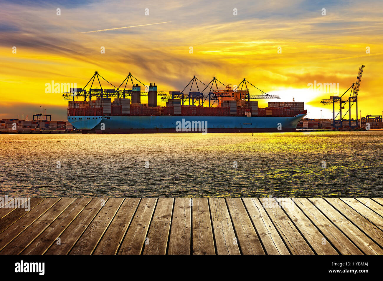 Ship dockyard sunset hi-res stock photography and images - Alamy