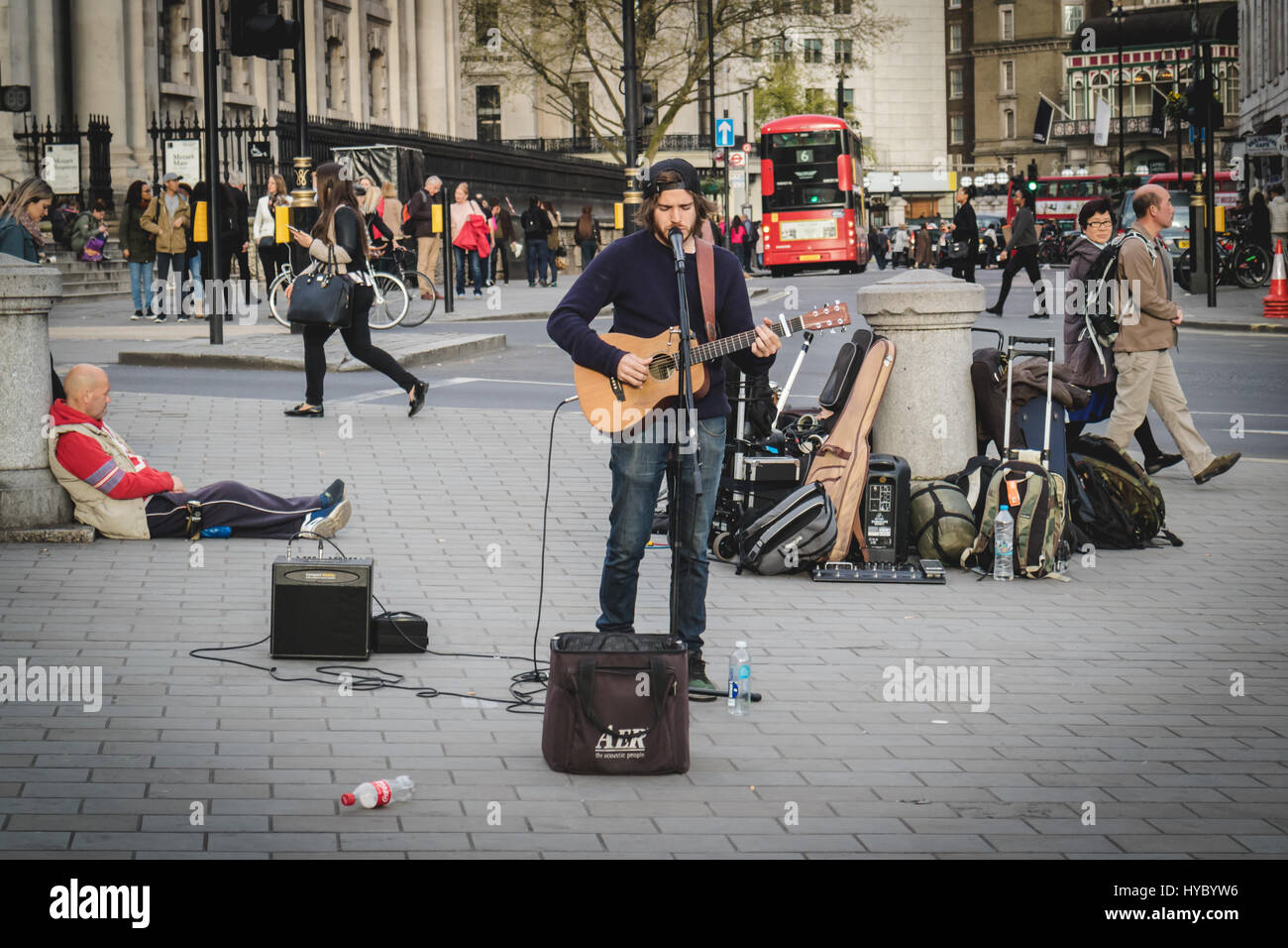 Streetguitar hi-res stock photography and images - Alamy