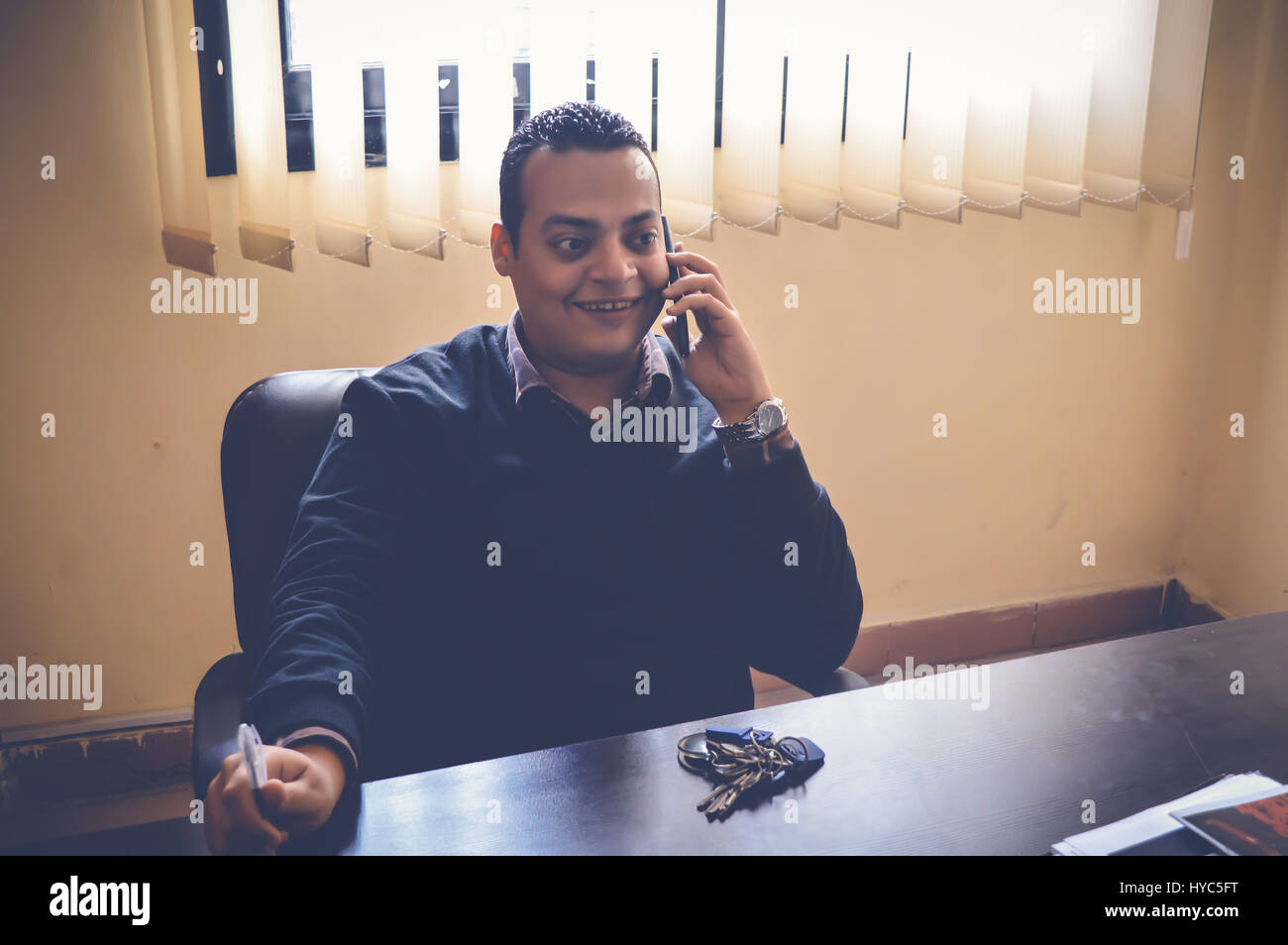 happy young businessman calling with mobile phone Stock Photo - Alamy