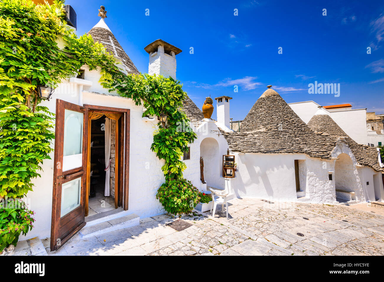 Alberobello, Italy, Puglia. Unique Trulli houses with conical roofs ...