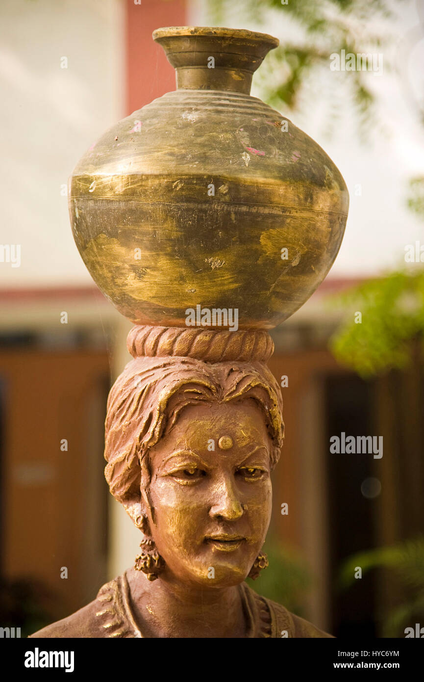 Sculpture paniharin woman hi-res stock photography and images - Alamy