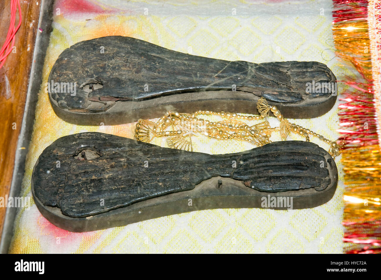 Wooden Shoes kharau, kabir chaura, varanasi, uttar pradesh, Asia, India ...