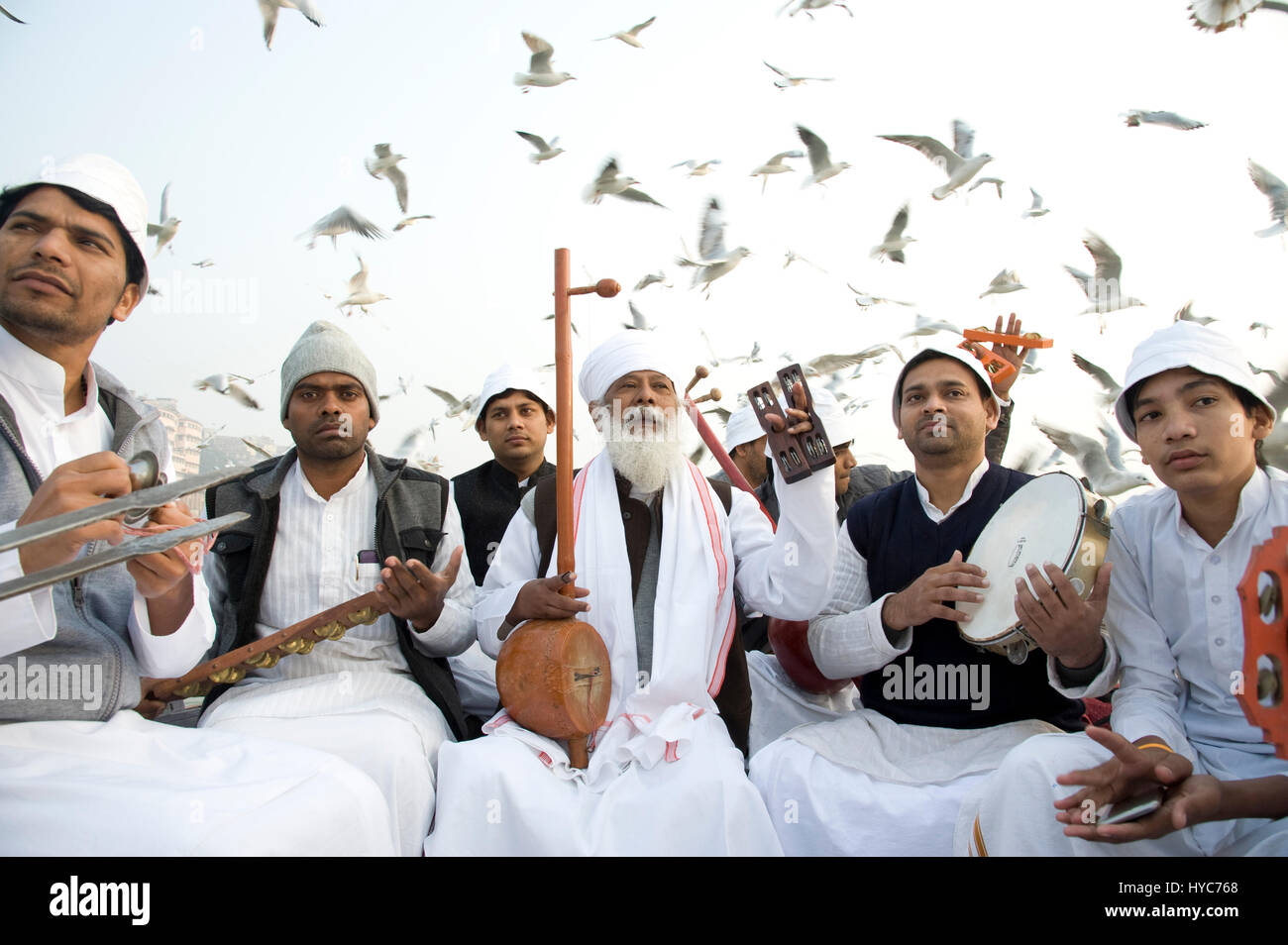 sant vivek das ji singing on boat, varanasi, uttar pradesh, Asia, India ...