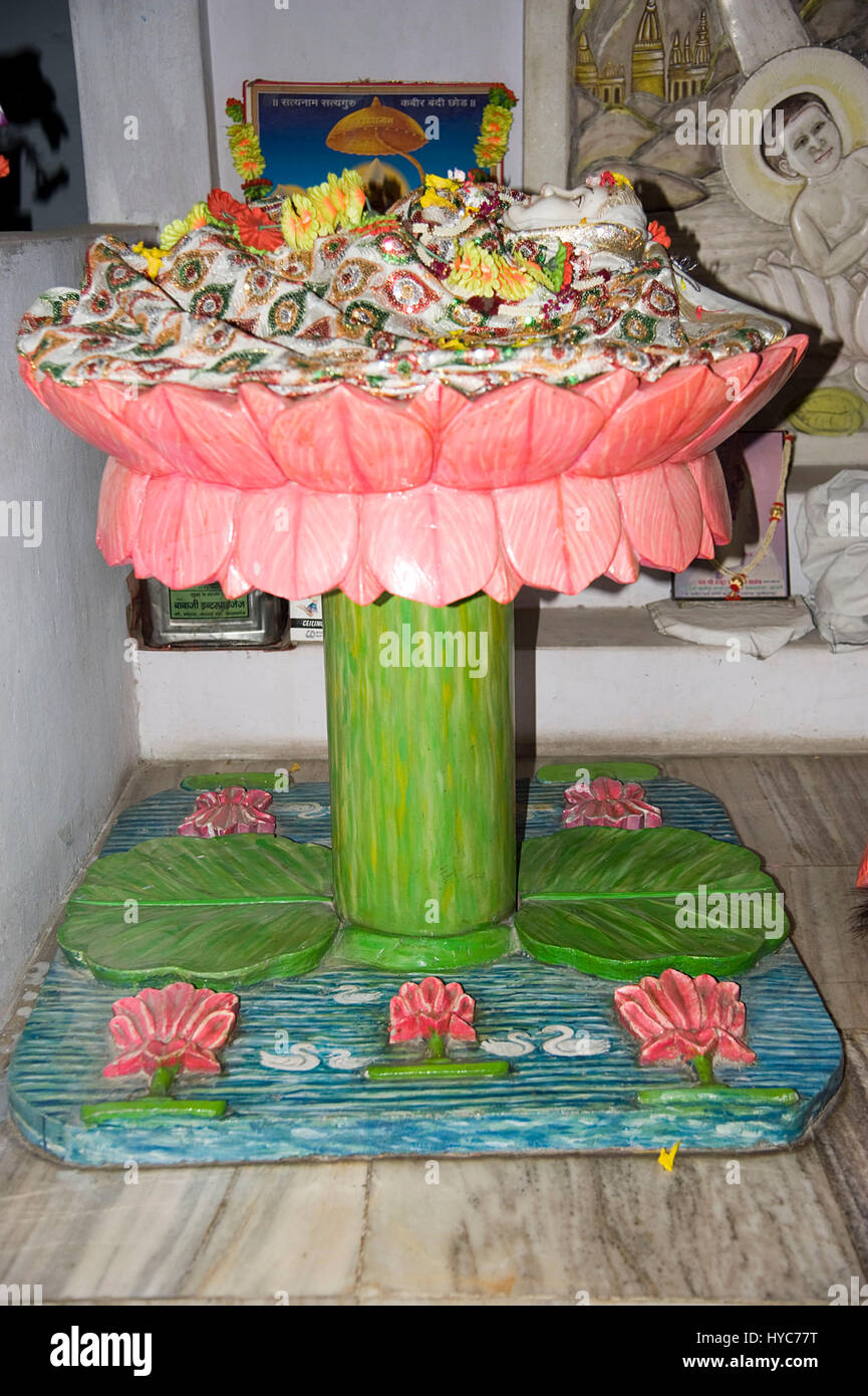 baby kabir das statue in kabir math, varanasi, uttar pradesh, Asia ...