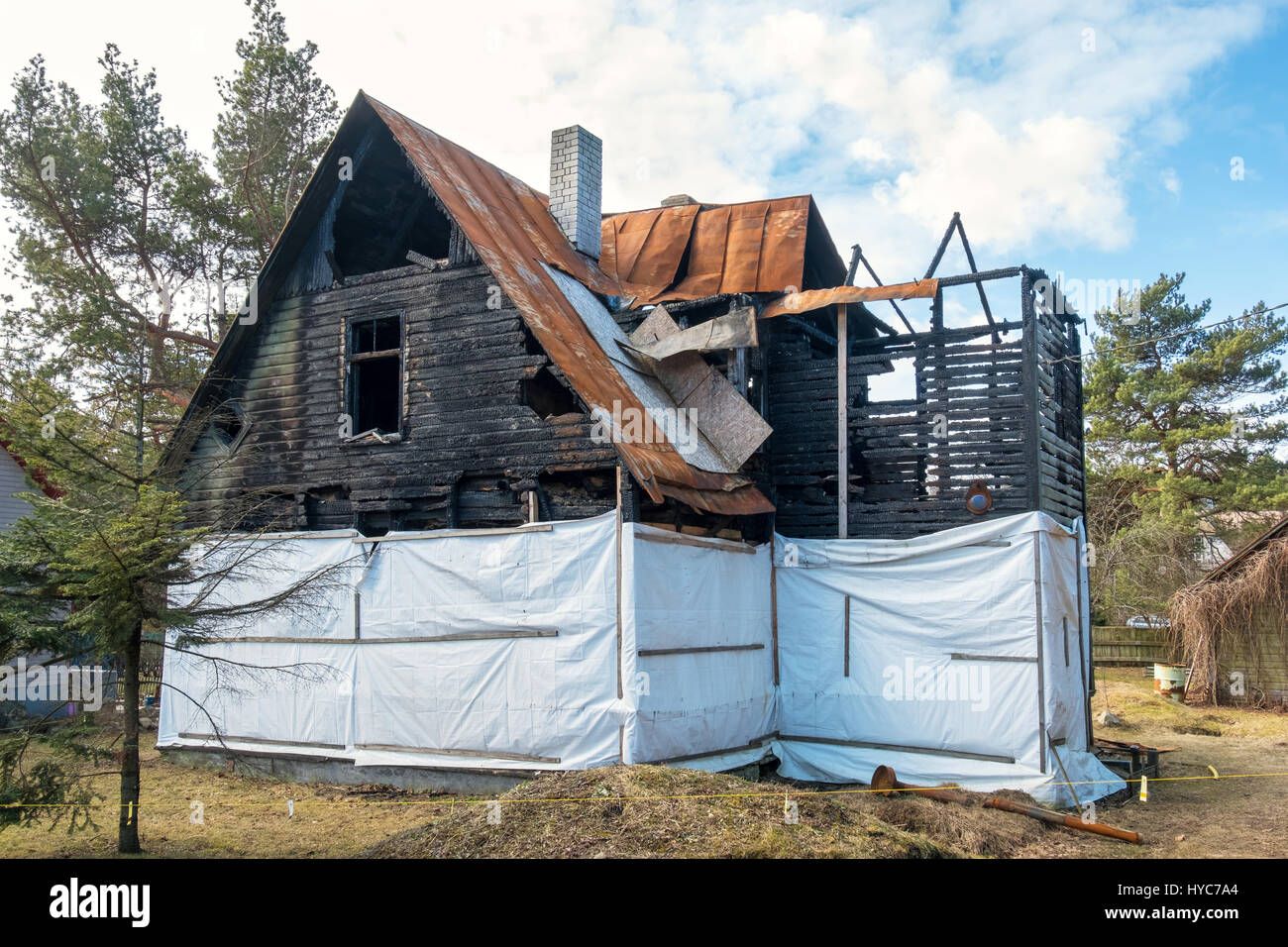 Burnt out house hi-res stock photography and images - Alamy