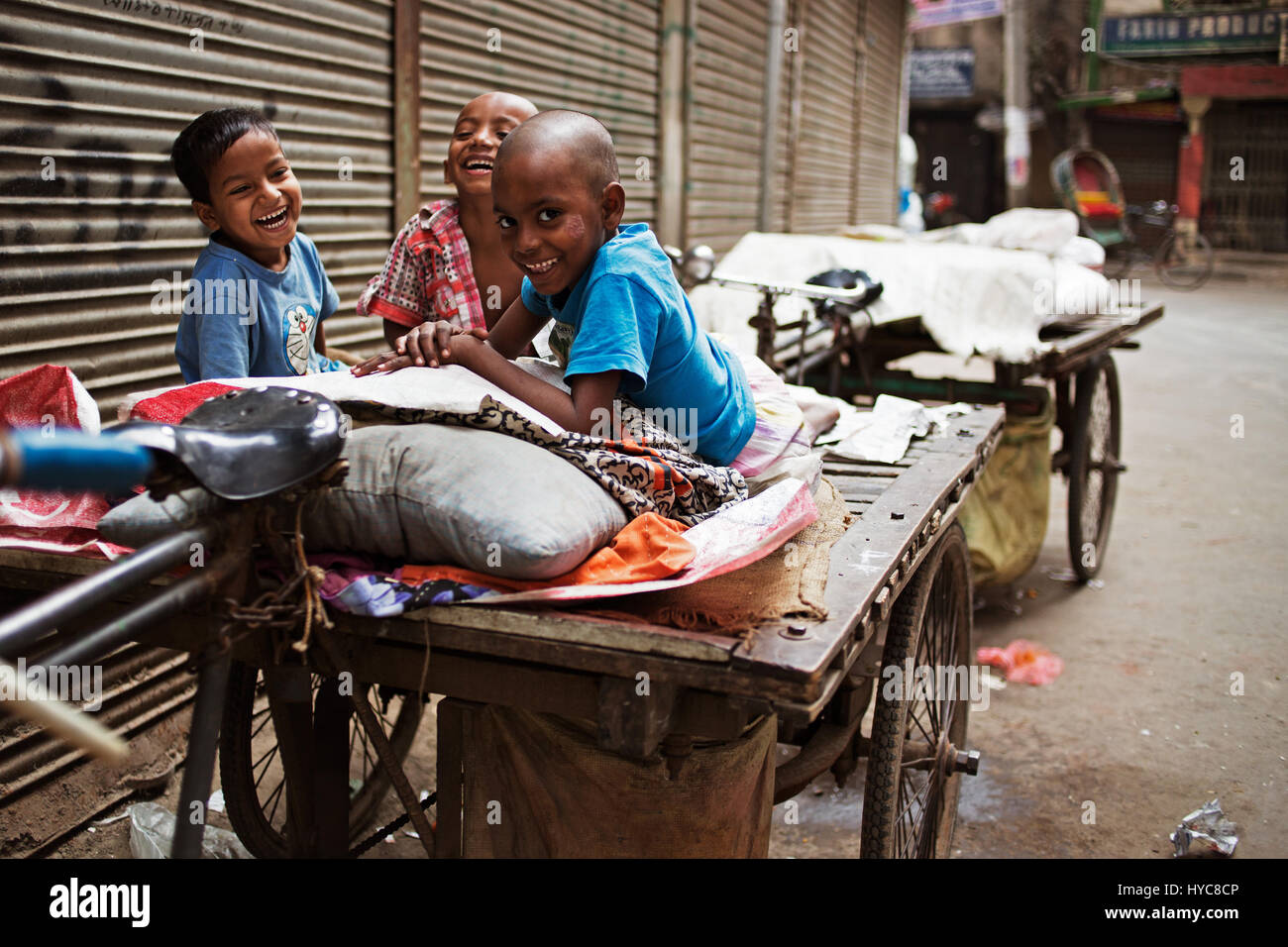 Bangladesh children smiling hi-res stock photography and images - Alamy