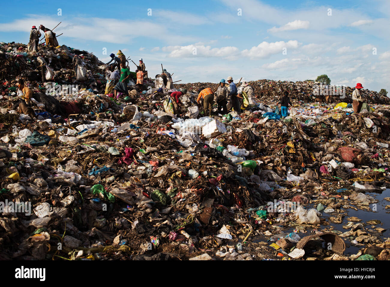 Cambodia plastic water people pollution hi-res stock photography and ...