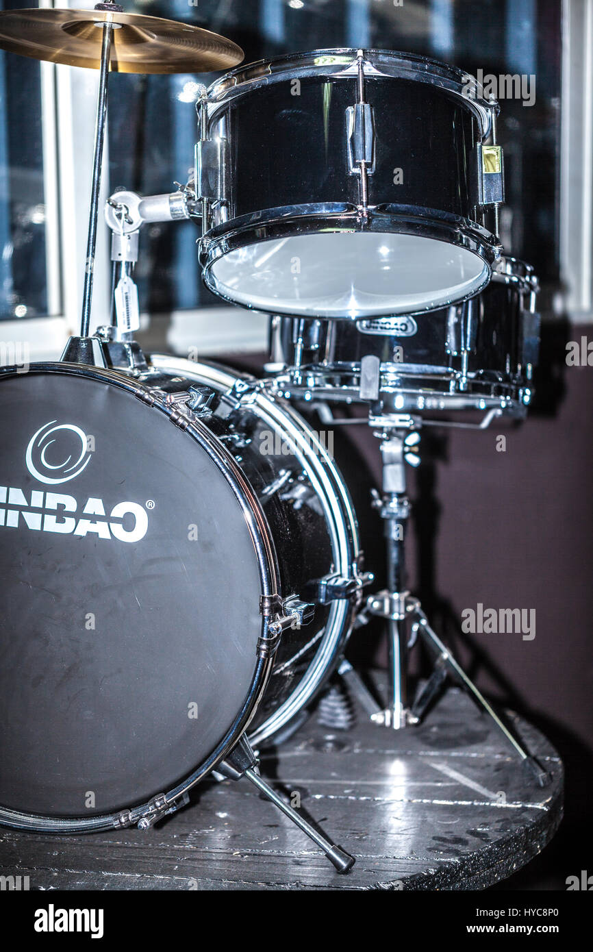 Non pitched percussion hi-res stock photography and images - Alamy