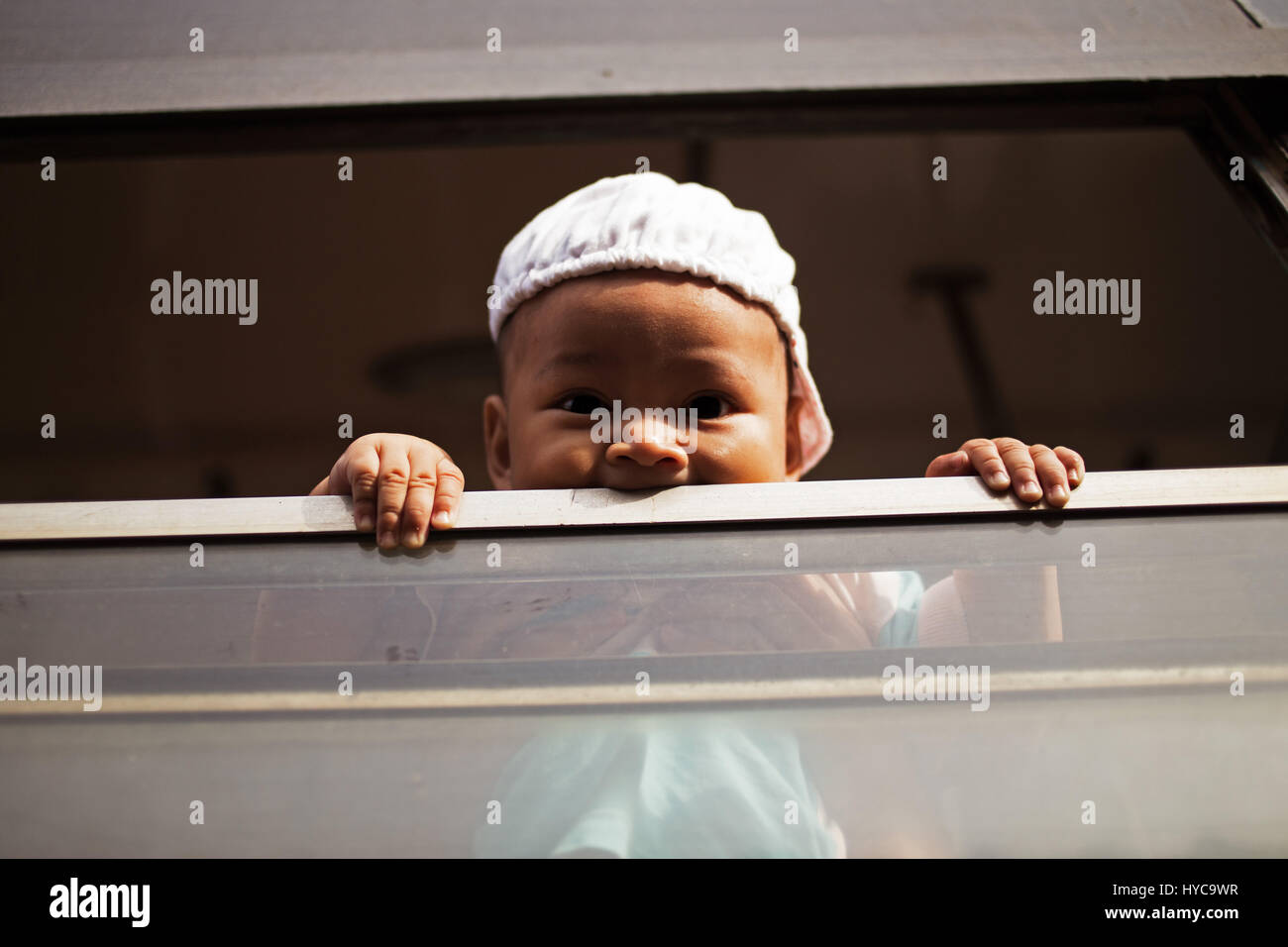 Baby looking out bus window hi-res stock photography and images - Alamy