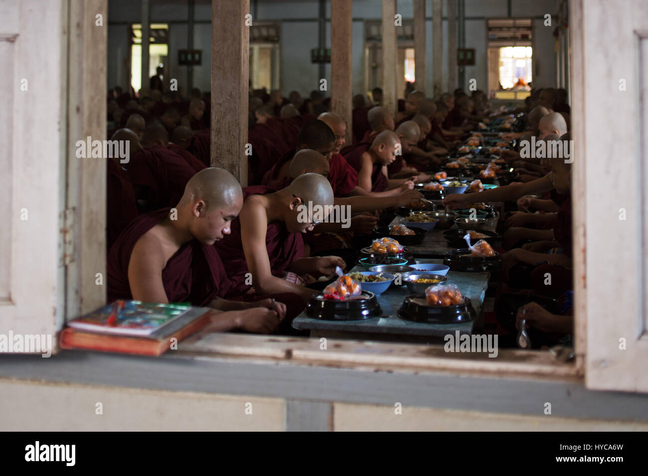 buddhist monks having lunch, mandalay, myanmar, burma Stock Photo - Alamy