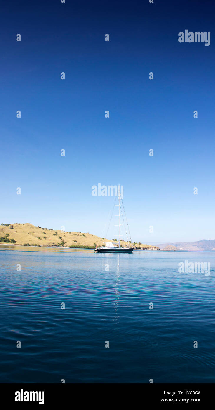 Calm ocean waters luxury boat hi-res stock photography and images - Alamy