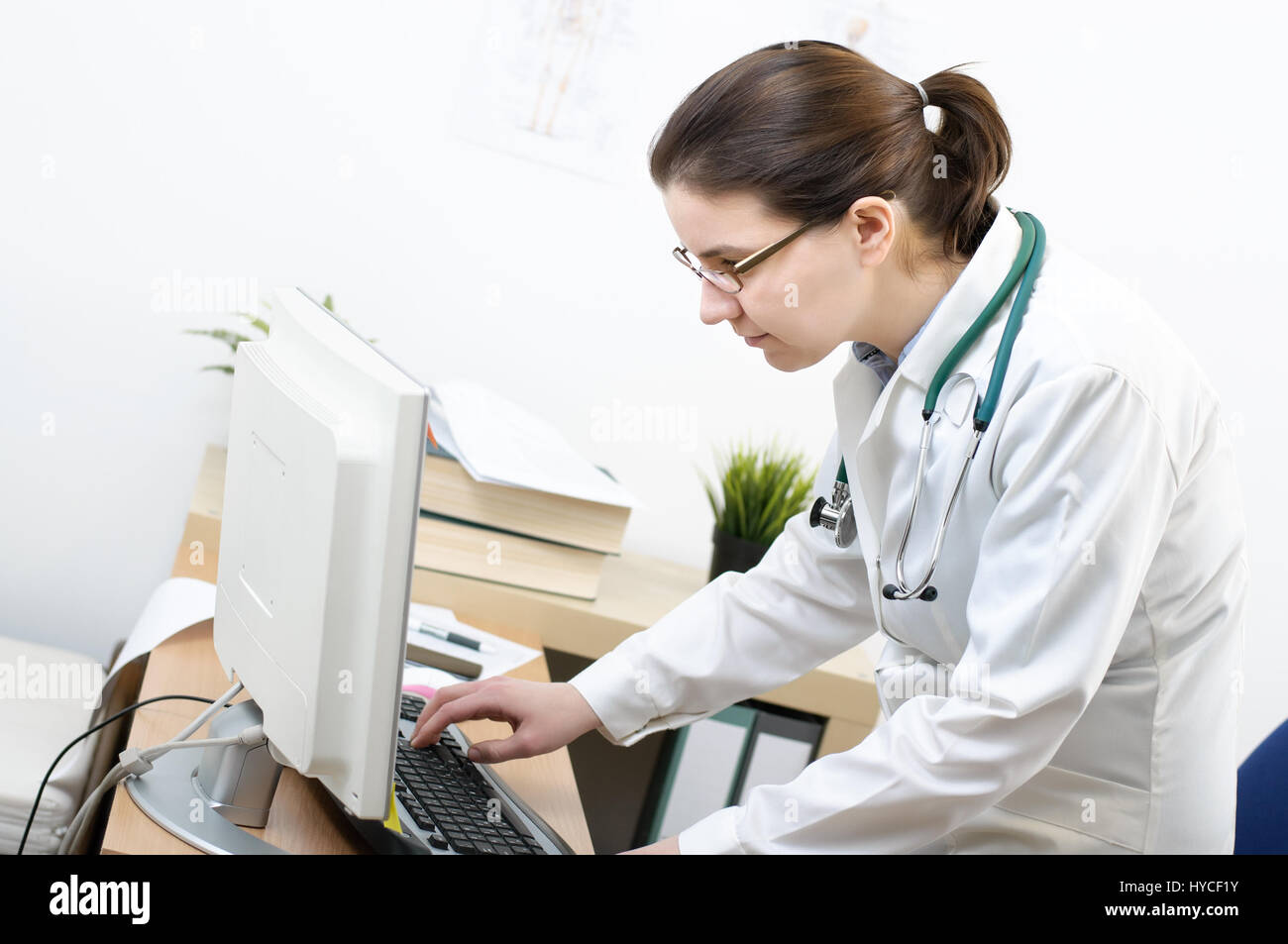 Doctor typing computer hi-res stock photography and images - Alamy