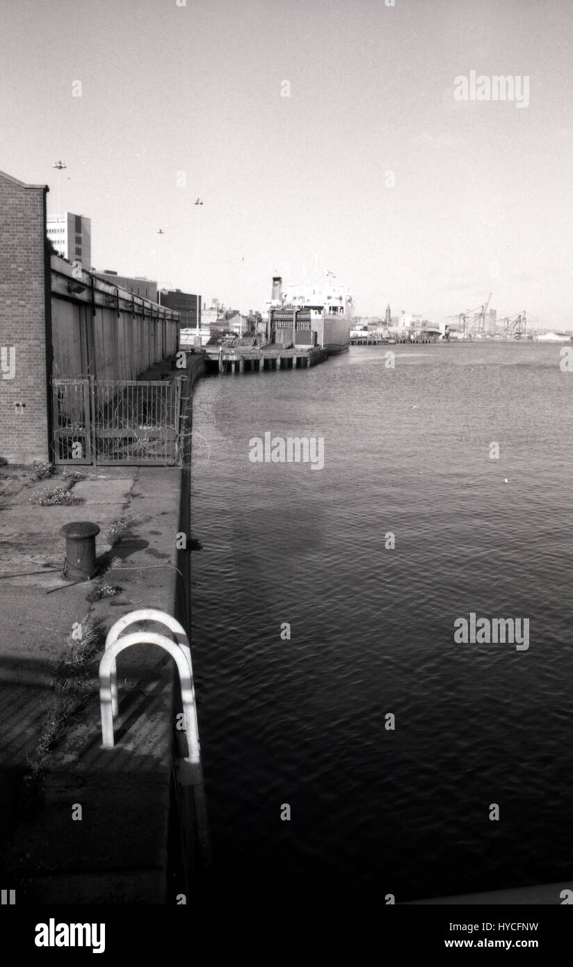 Belfast docks 1989. www.paulmcerlane.net Stock Photo - Alamy