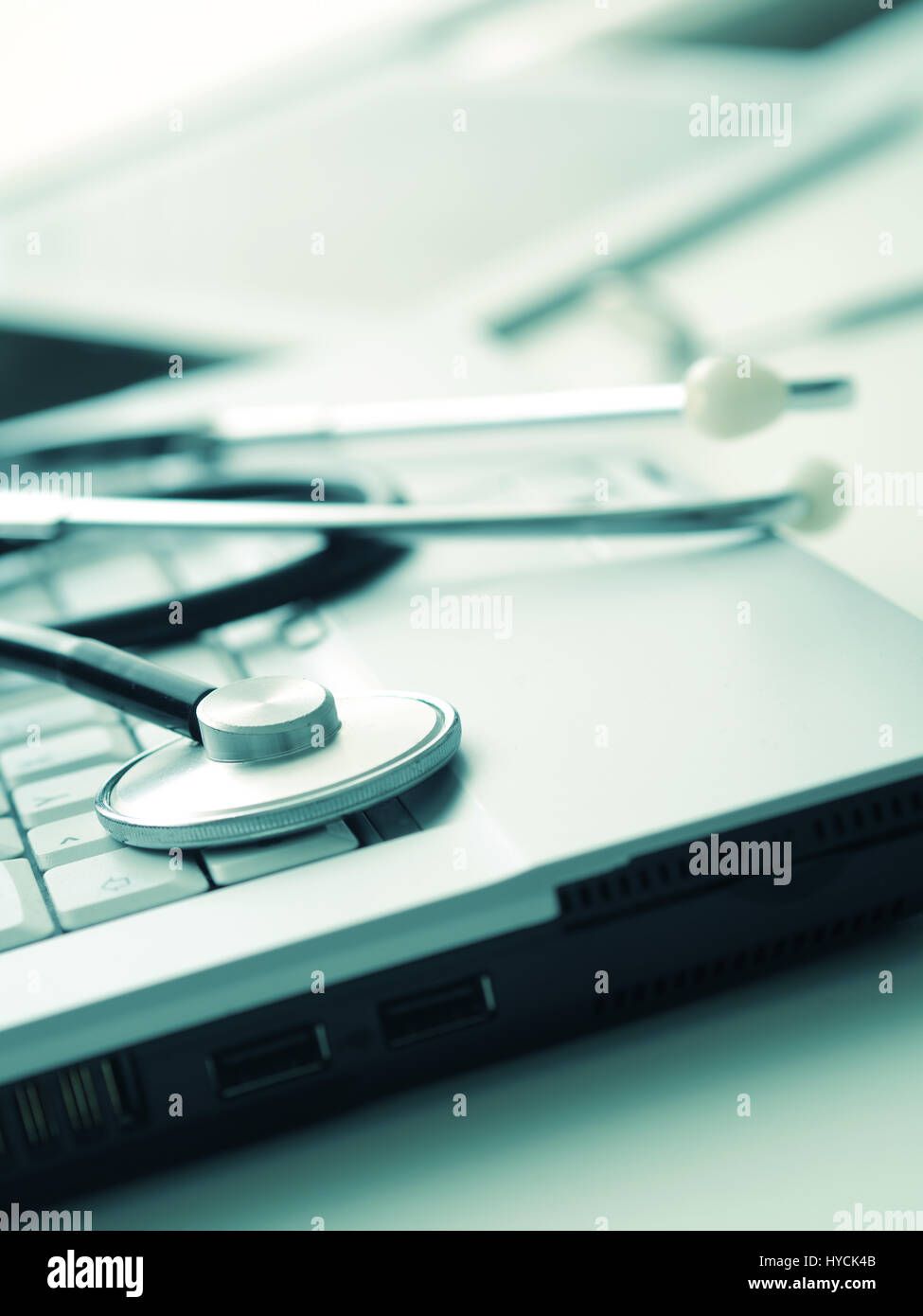 Hospital utensils hi-res stock photography and images - Alamy