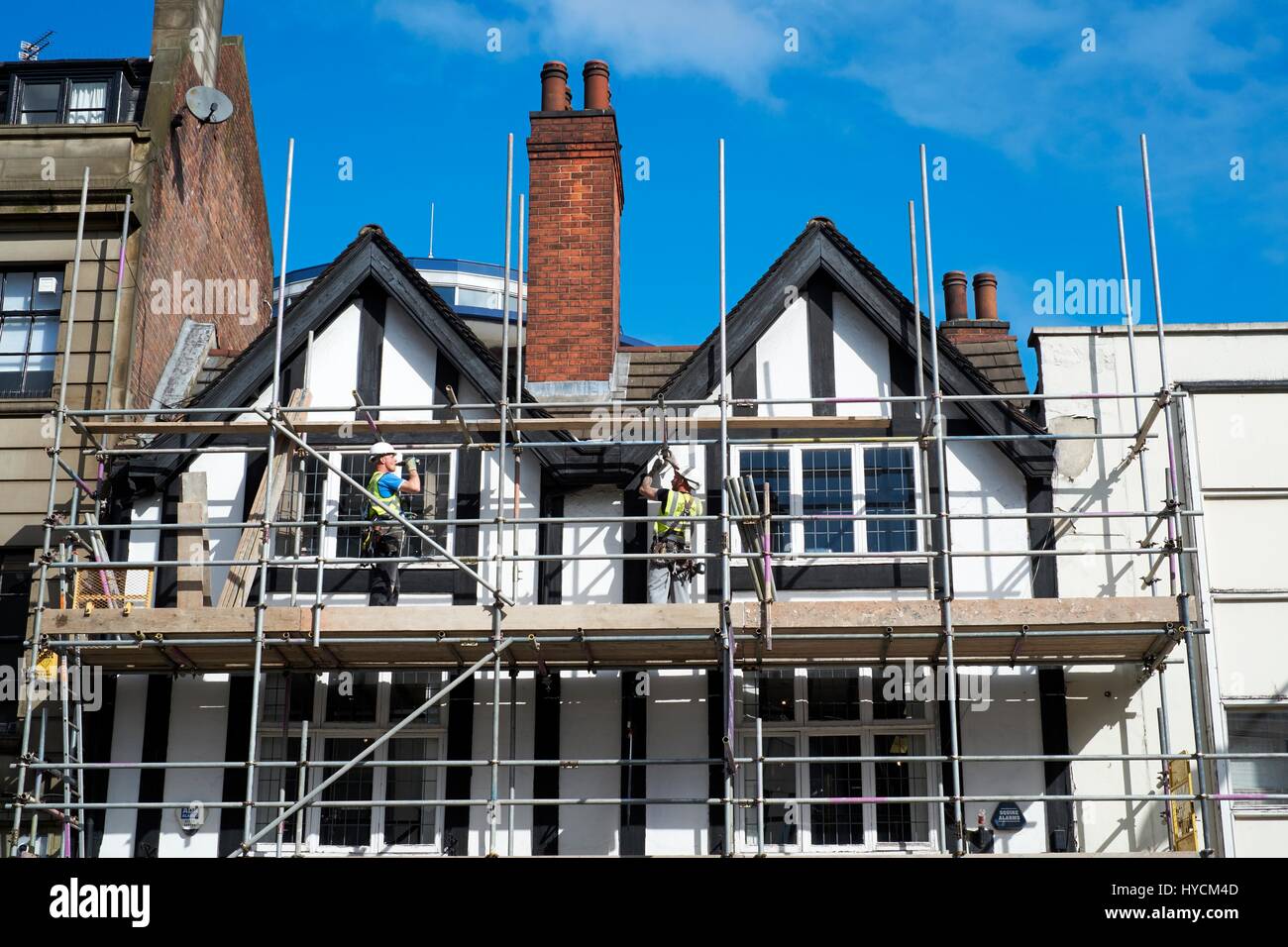 Builders on scaffolding hi-res stock photography and images - Alamy