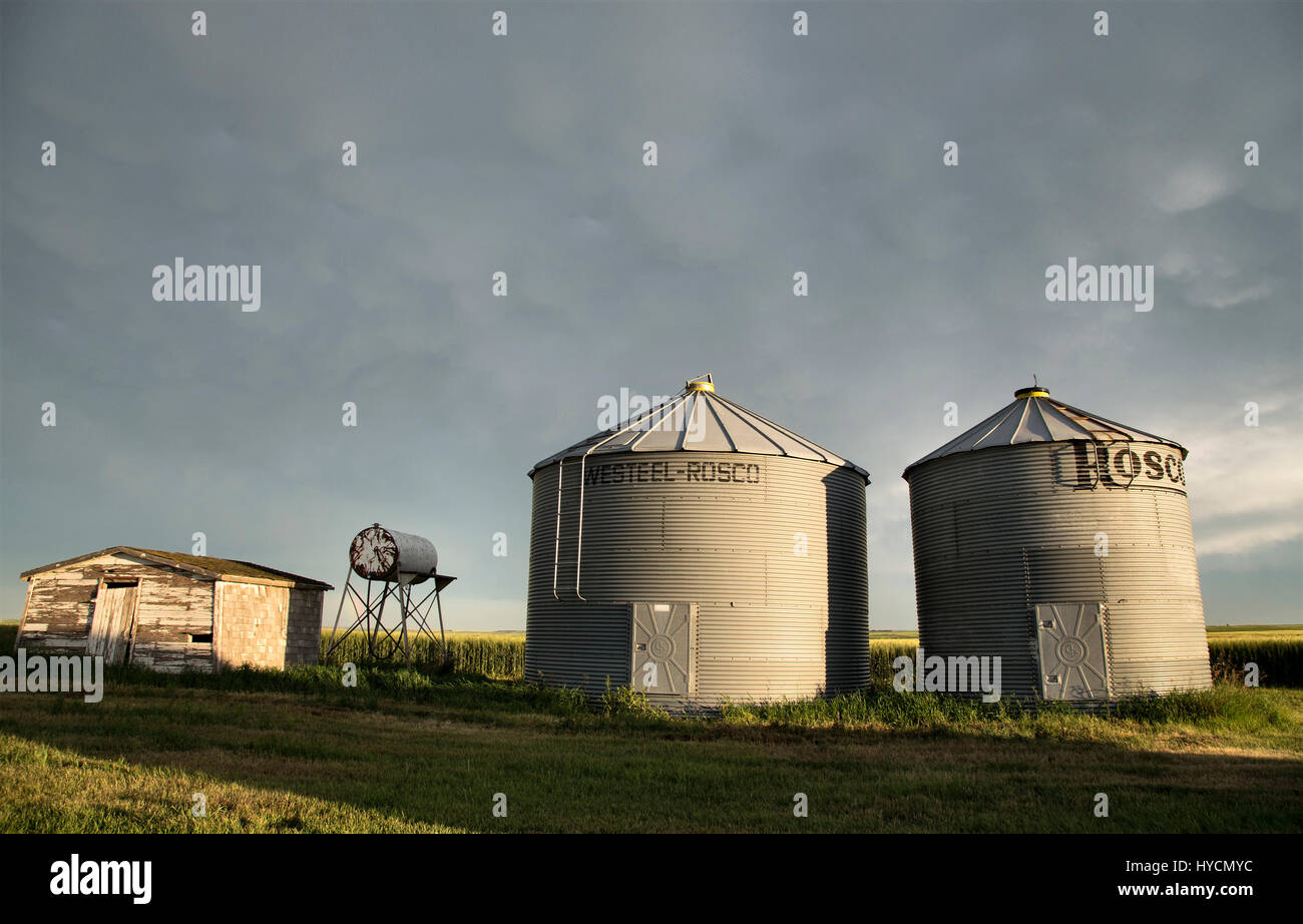 Storm Clouds Saskatchewan Prairie scene Canada Farm Stock Photo - Alamy