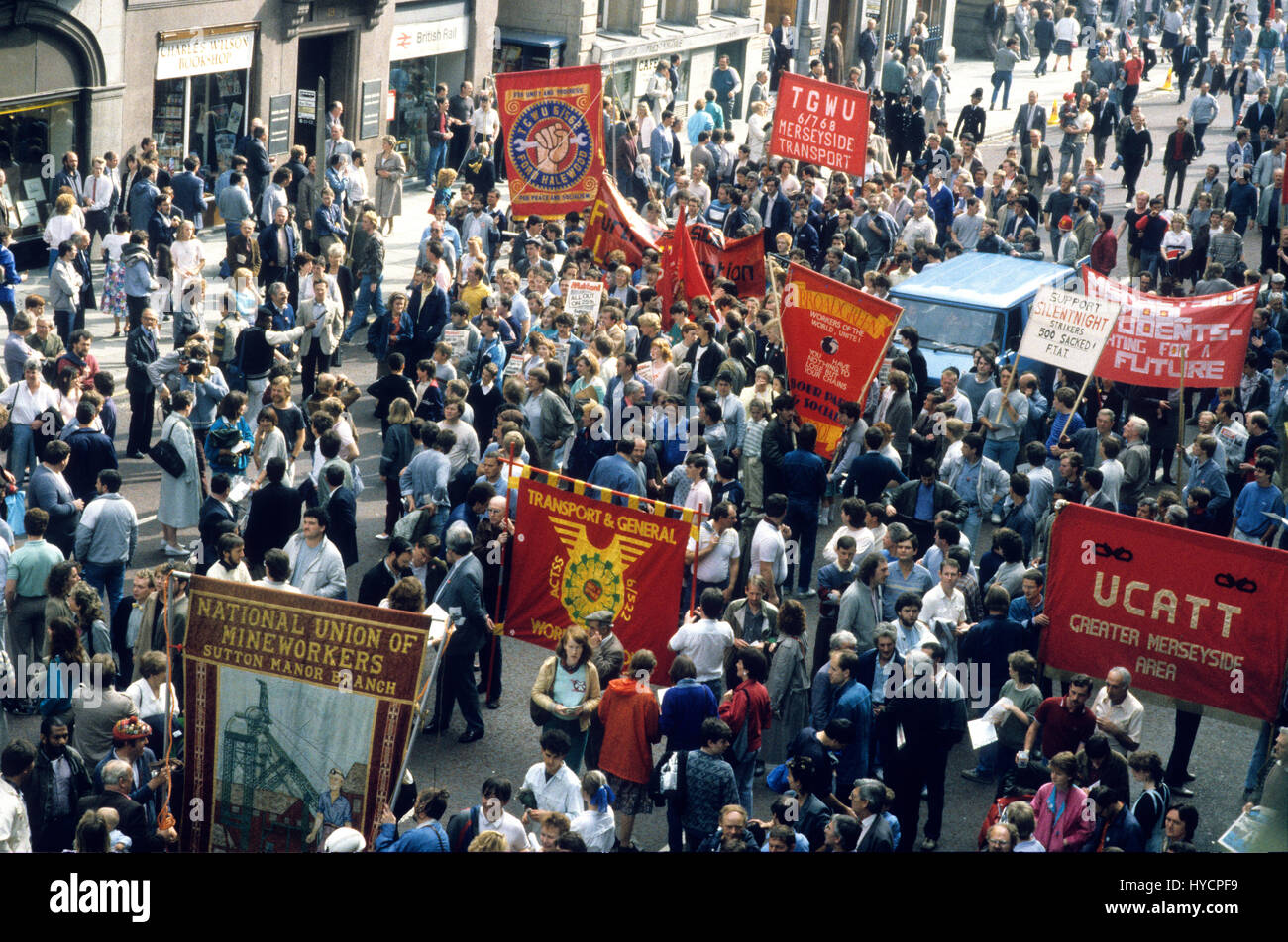 Liverpool city 1980s hi-res stock photography and images - Alamy
