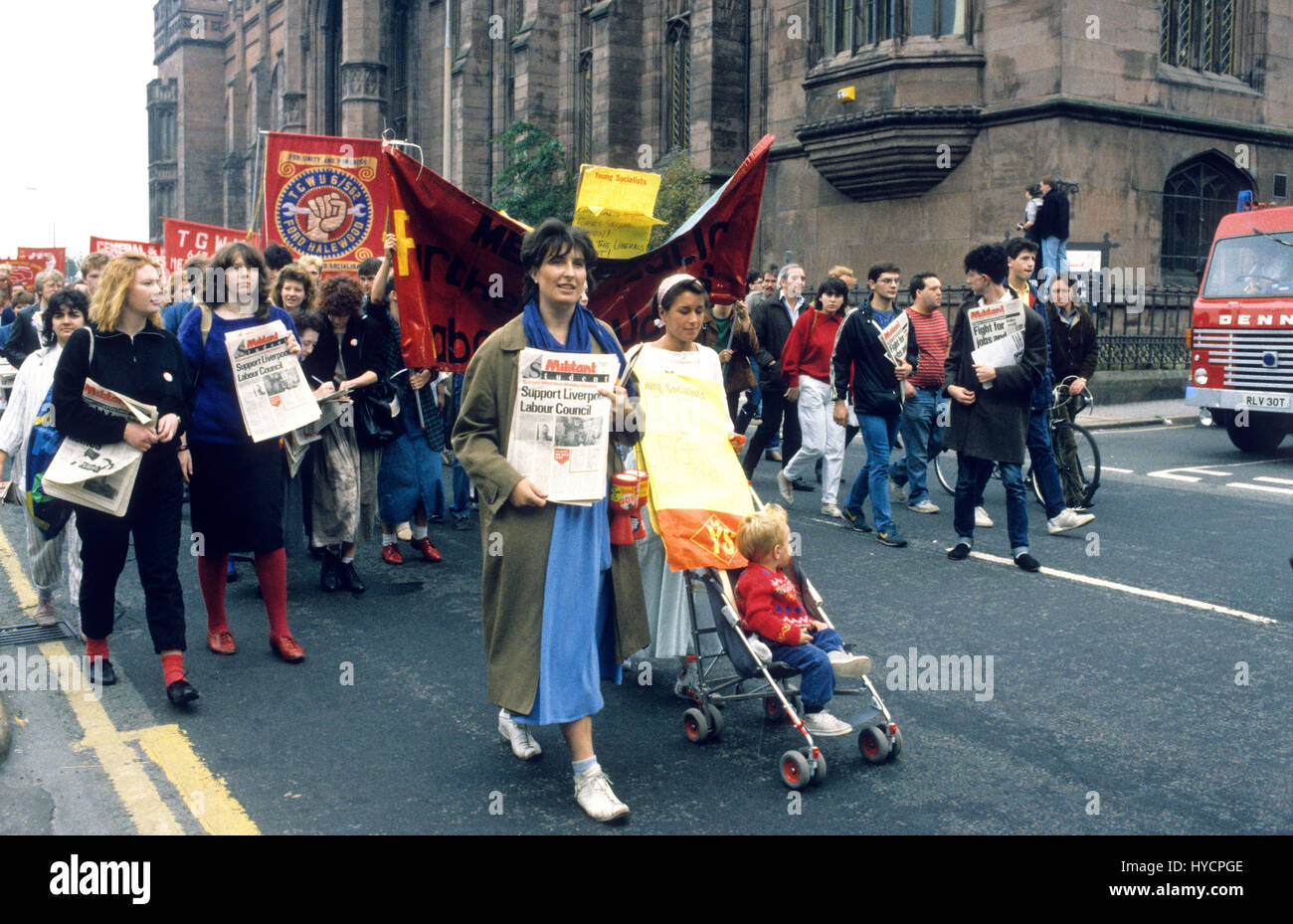 Liverpool city 1980s hi-res stock photography and images - Alamy