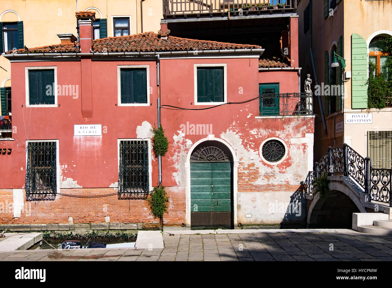 Typical house in Venetian style and colors along a canal in Venice ...