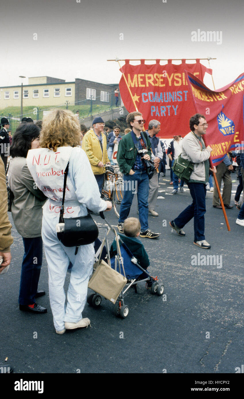 Militant labour 1980s hi-res stock photography and images - Alamy