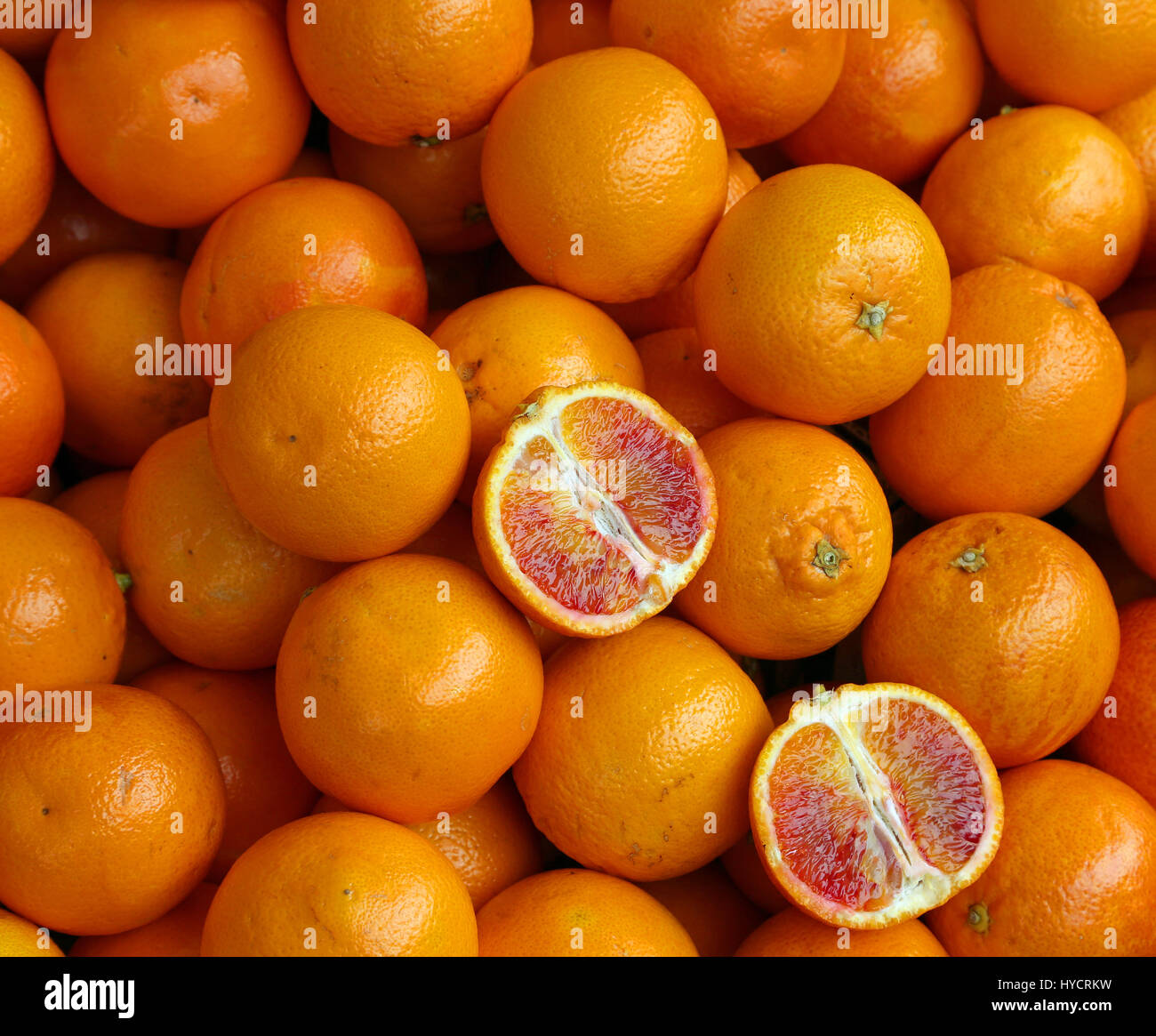 Oranges and slices of an orange cut in the greengrocer's stall Stock ...