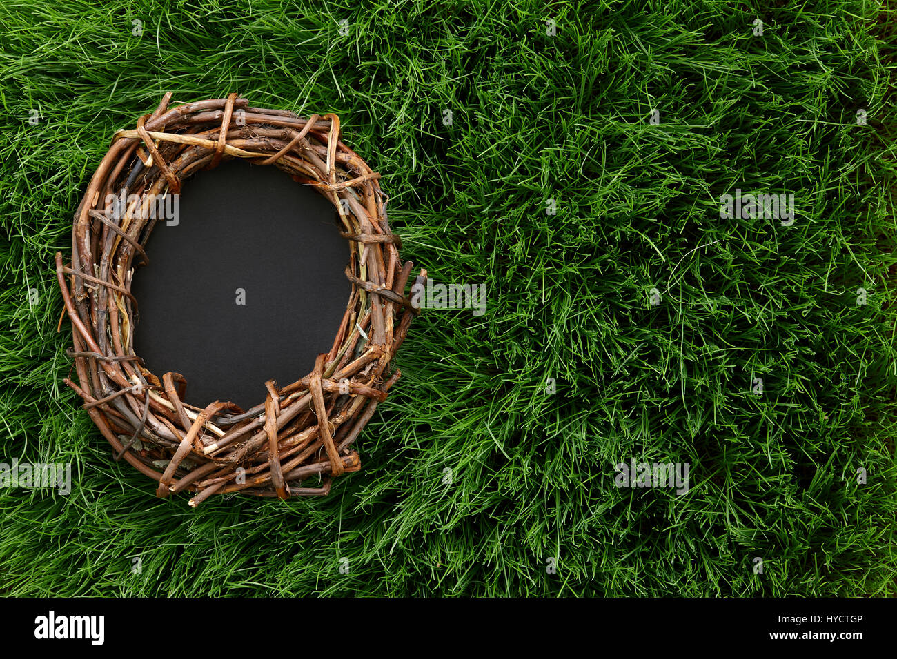 Bird nest of grass hi-res stock photography and images - Alamy