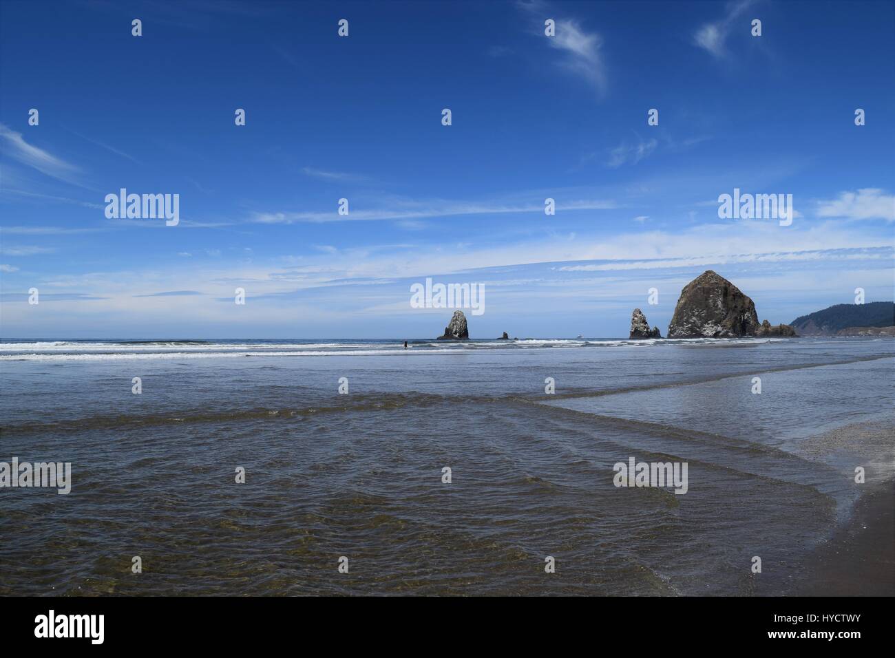Coastal oregon rock in water hi-res stock photography and images - Alamy