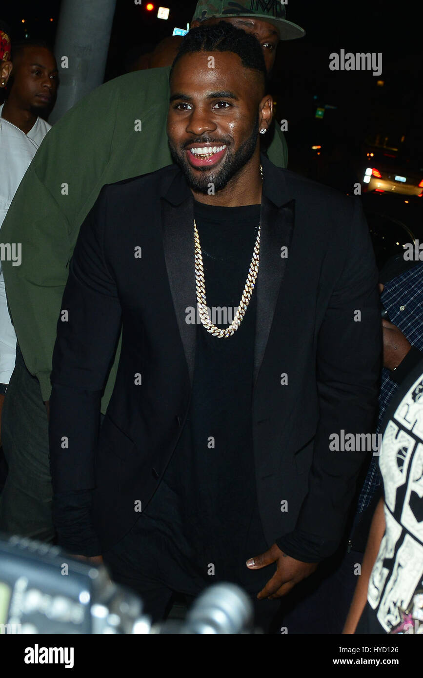 Jason Derulo goes for dinner at Catch restaurant, wearing a bottom gold ...