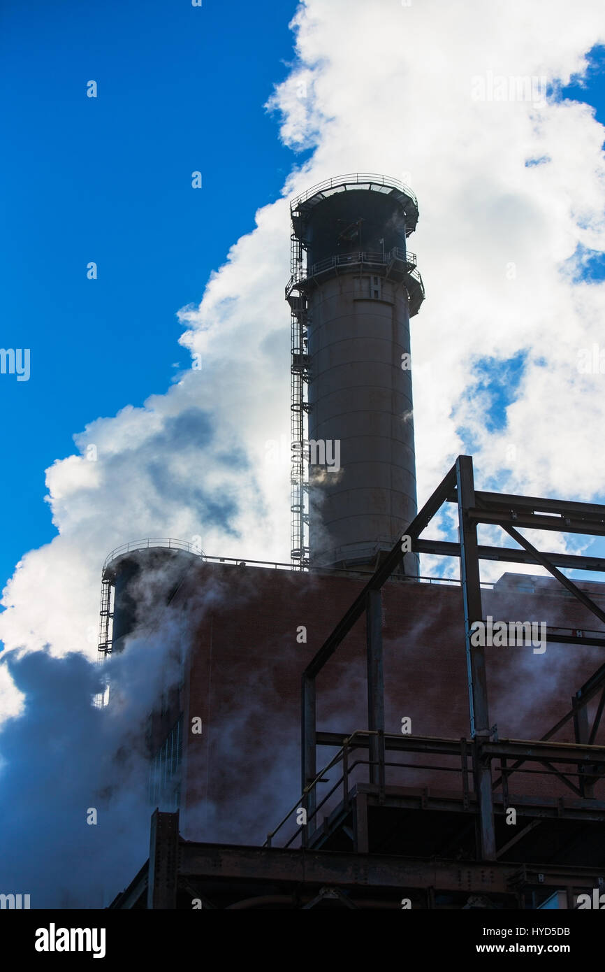 Smokestack releasing smoke Stock Photo - Alamy