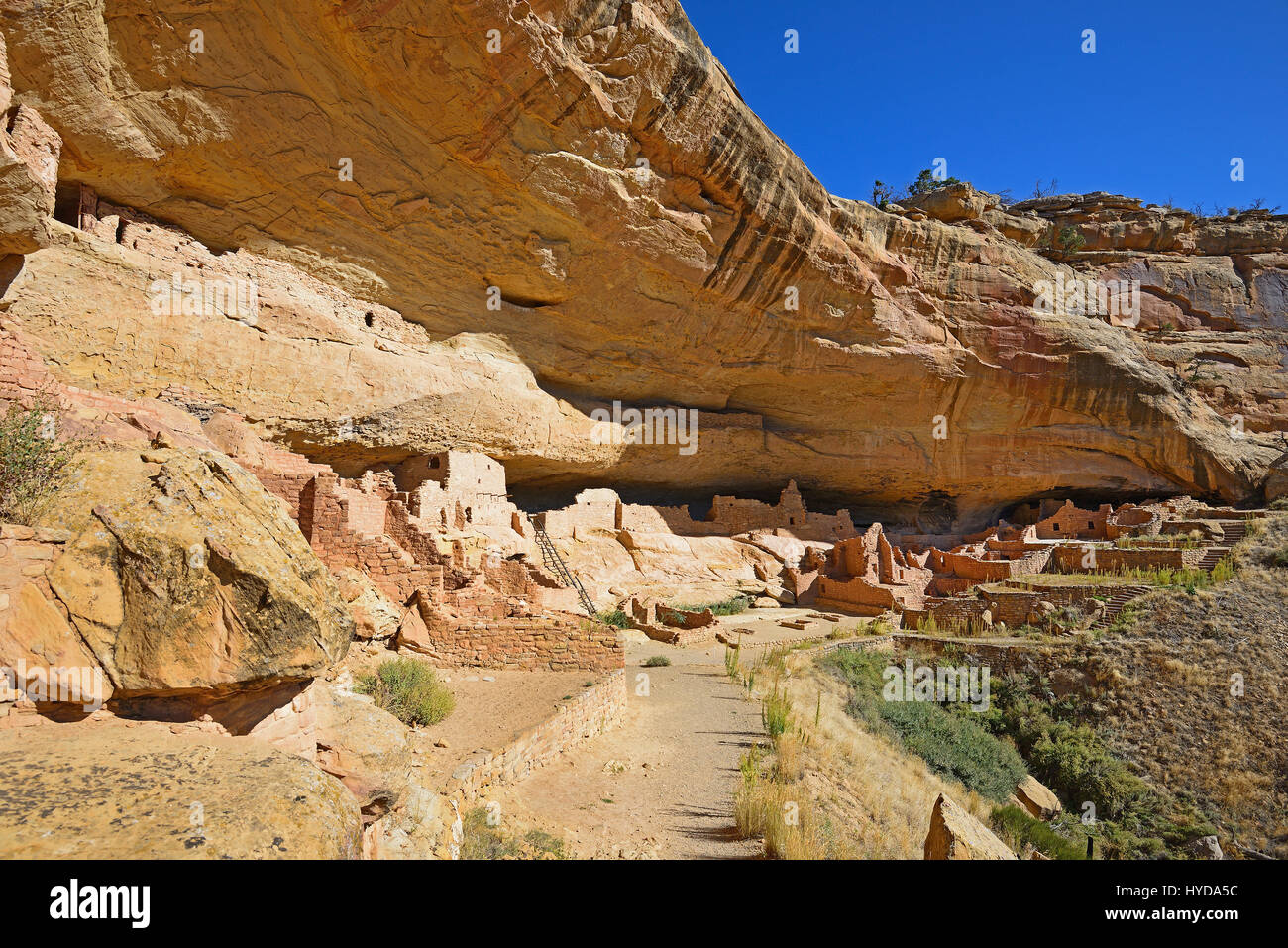 USA, COLORADO, MESA VERDE NATIONAL PARK, LONG HOUSE PUEBLO RUIN ...