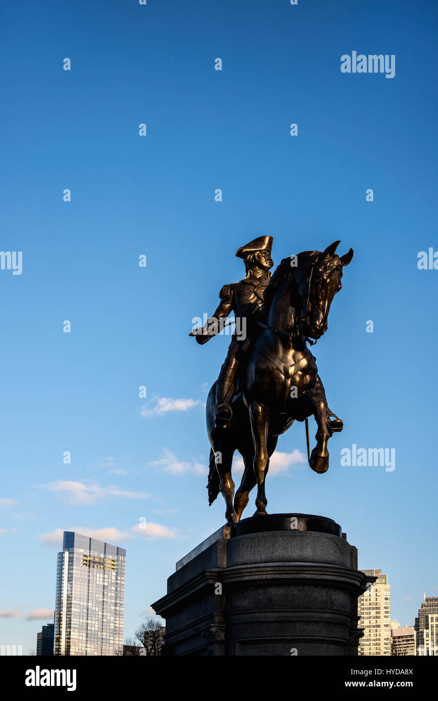 USA, MASSACHUSETTS, BOSTON, STATUE OF GEORGE WASHINGTON AGAINST BLUE ...