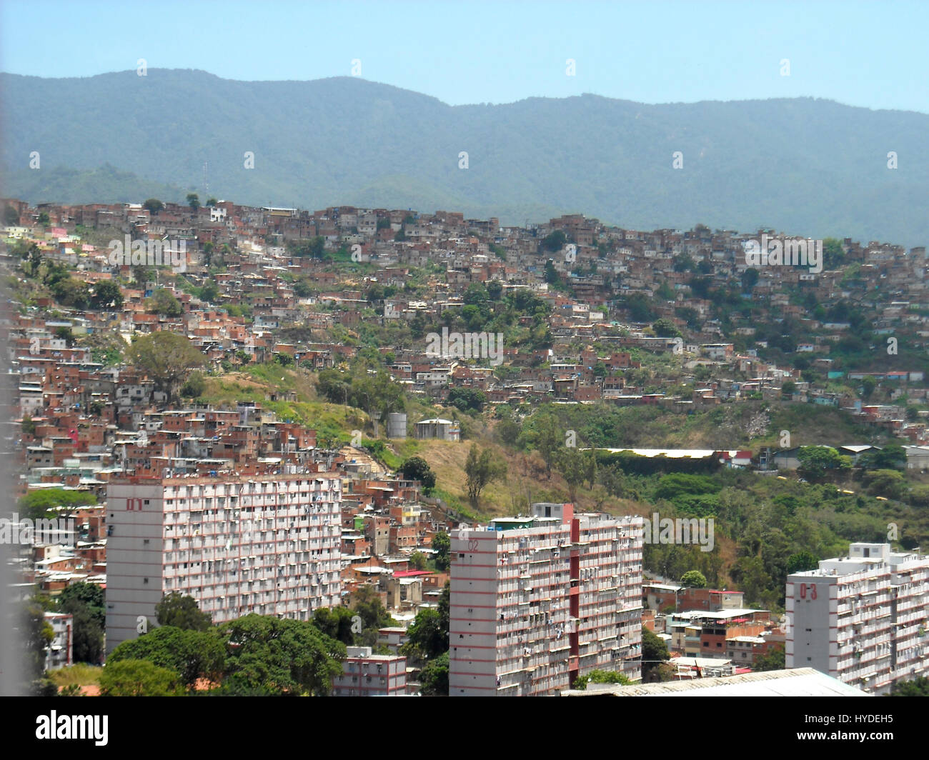 Caracas venezuela slum hi-res stock photography and images - Alamy
