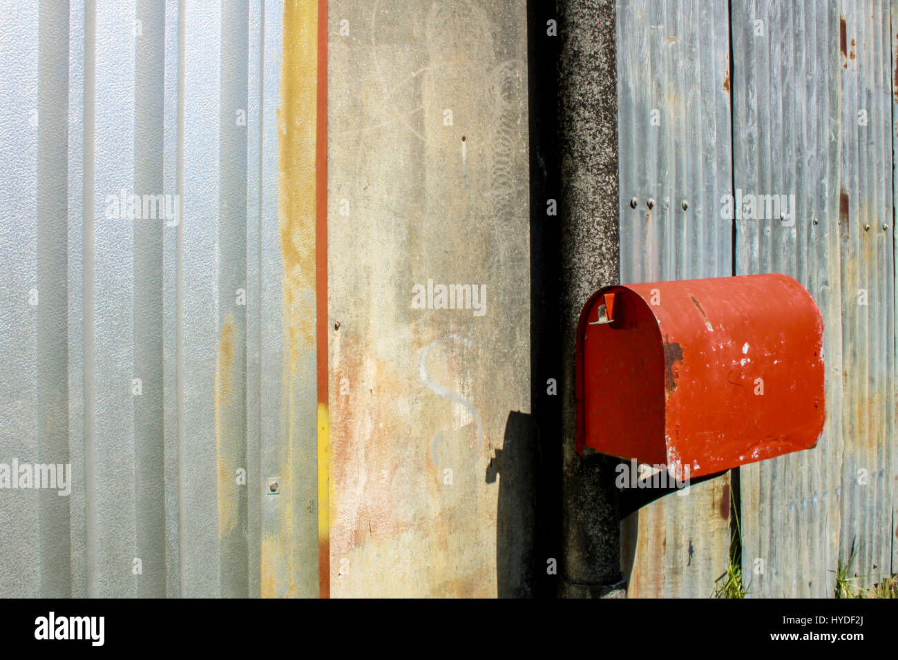 Red drop box hi-res stock photography and images - Alamy