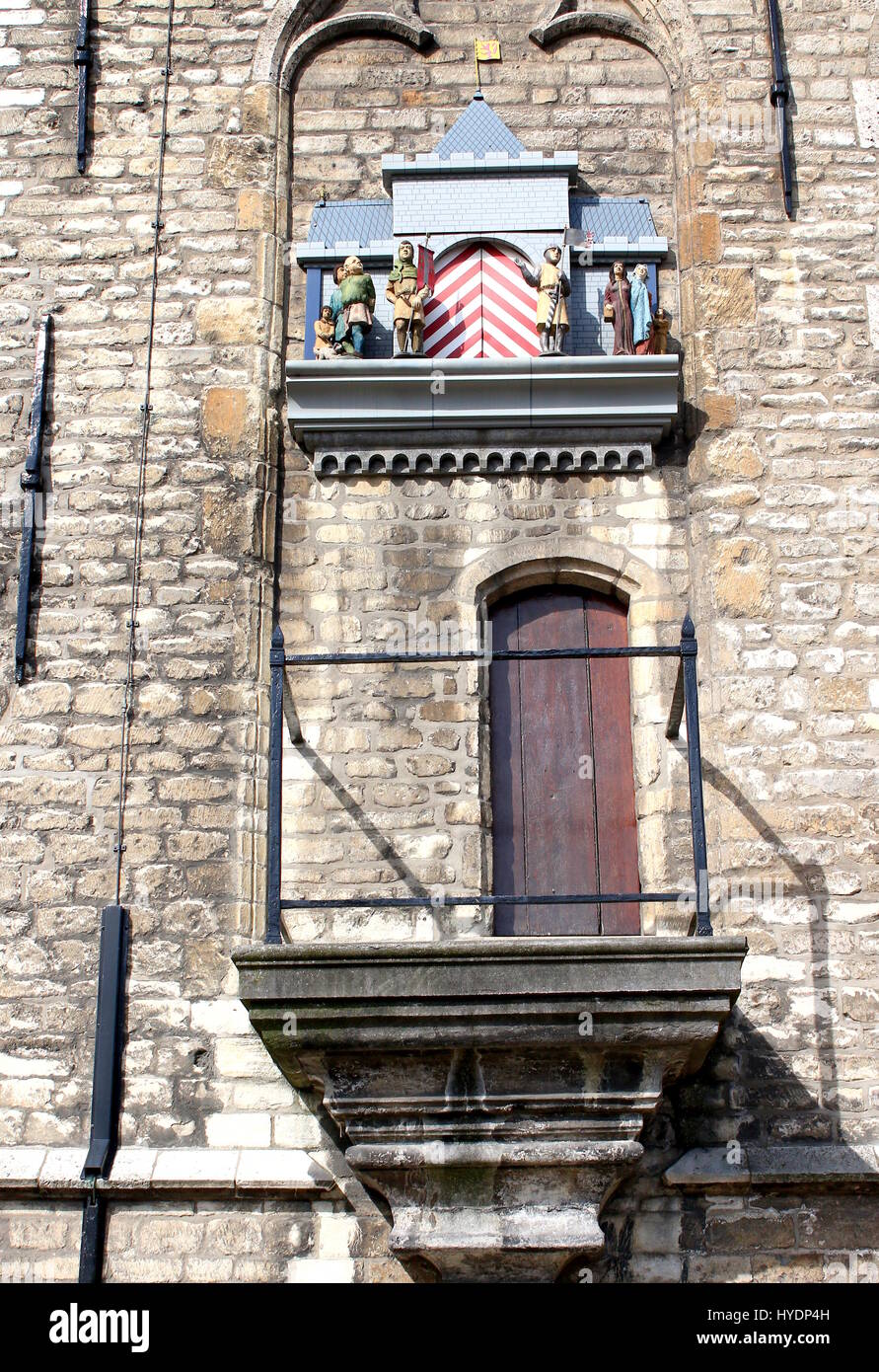 Chimes / Glockenspiel & puppet figures at City Hall of Gouda ...
